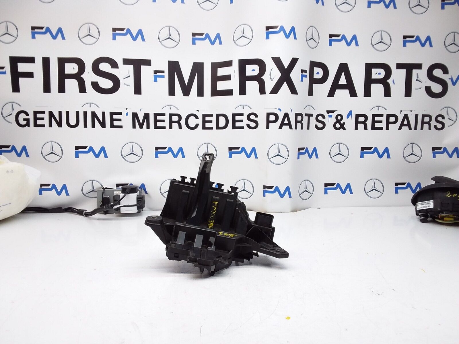 Mercedes C-CLASS W205 Fuse Relay Junction Box A2055402350 FM00390 ...