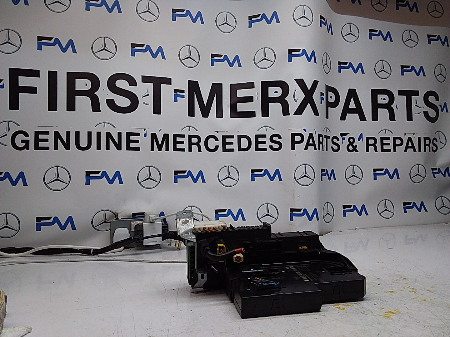 MERCEDES C-CLASS W204 FUSE BOX RELAY A2049005003 FMF104 – First Merx ...