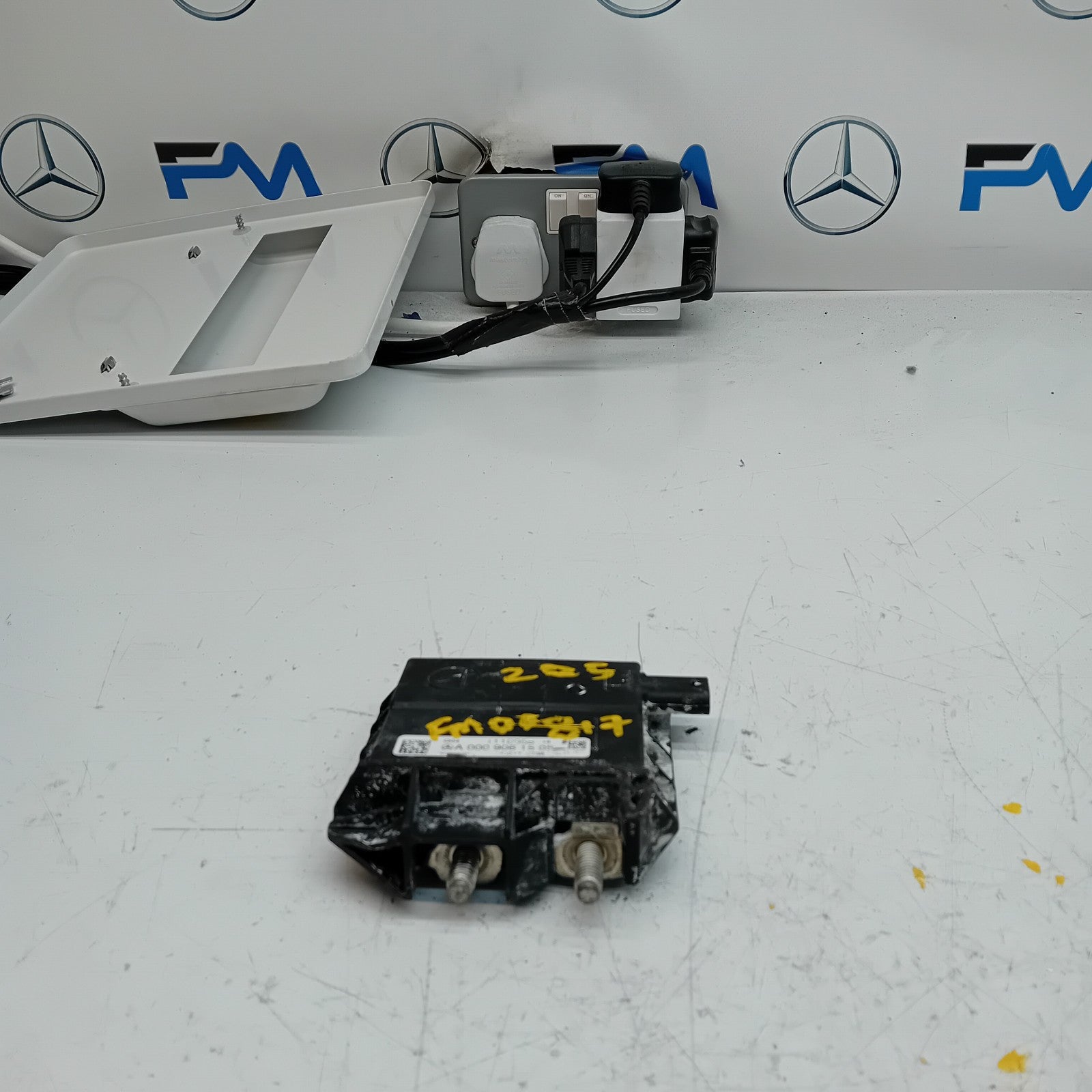 MERCEDES C E CLASS W205 W213 NEGATIVE BATTERY CLAM TERMINAL A000906150 ...